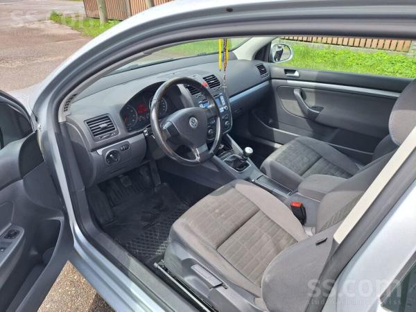 Volkswagen Golf 2006 Rīga, ar dzinēja tilpumu 1.40 L un nobraukumu 340 tūkst. km par 1350 €, foto 6 vietnē AUTOMOTO.COM.LV