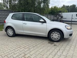 Volkswagen Golf 2009 Rīga, ar dzinēja tilpumu 1.60 L un nobraukumu 150 tūkst. km par 2500 €, foto 2 vietnē AUTOMOTO.COM.LV