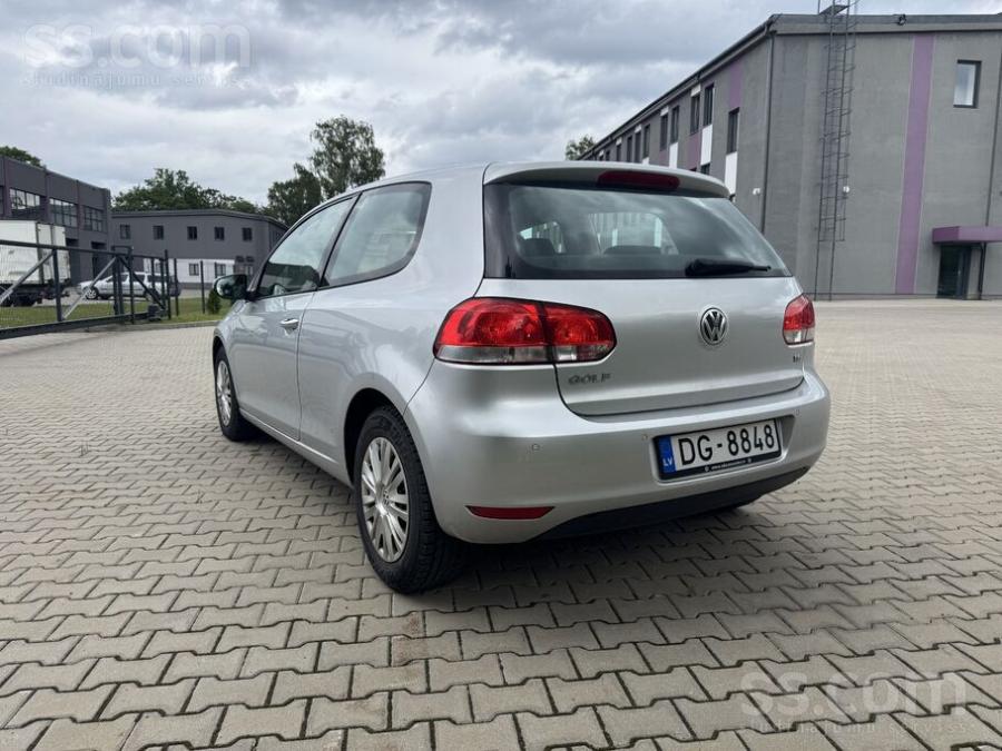 Volkswagen Golf 2009 Rīga, ar dzinēja tilpumu 1.60 L un nobraukumu 150 tūkst. km par 2500 €, foto 4 vietnē AUTOMOTO.COM.LV