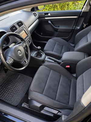 Volkswagen Golf 2012 in Ignalina, with an engine capacity of 2.00 L and mileage of 290 thousand km for 3950 €, photo 6 on AUTOMOTO.COM.LV