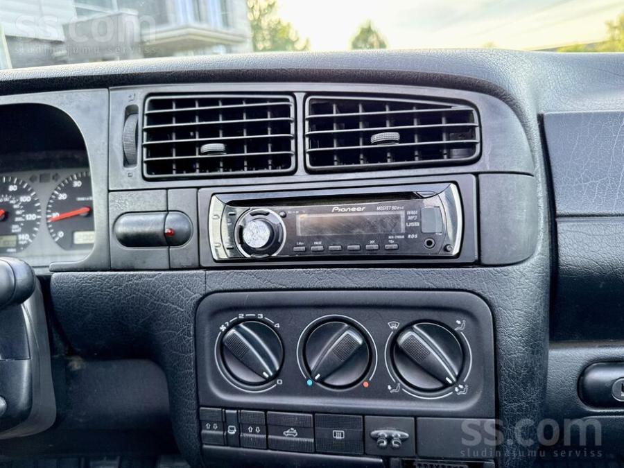 Zaļš Volkswagen Golf 1998 Rīga, ar dzinēja tilpumu 1.60 L un nobraukumu 191 tūkst. km par 1490 €, foto 19 vietnē AUTOMOTO.COM.LV