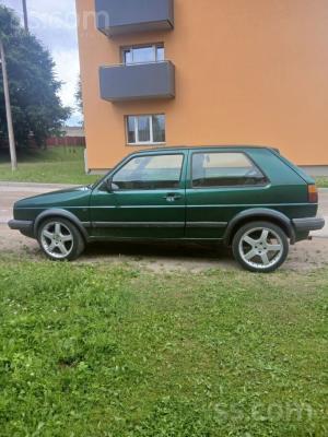 Zaļš Volkswagen Golf 1989 Valka, ar dzinēja tilpumu 1.60 L un nobraukumu 320 tūkst. km par 1700 €, foto  vietnē AUTOMOTO.COM.LV
