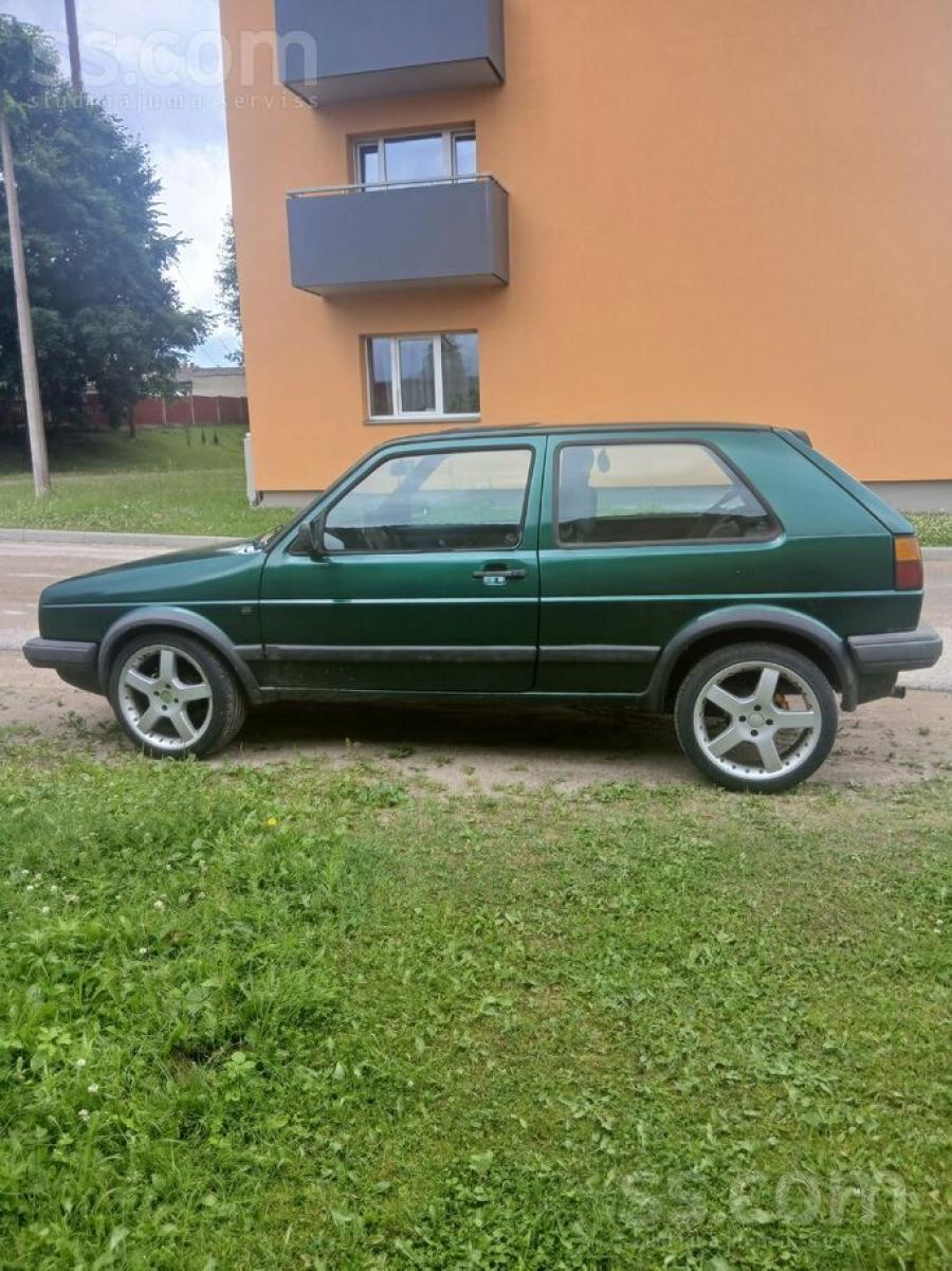 Zaļš Volkswagen Golf 1989 Valka, ar dzinēja tilpumu 1.60 L un nobraukumu 320 tūkst. km par 1700 €, foto 1 vietnē AUTOMOTO.COM.LV