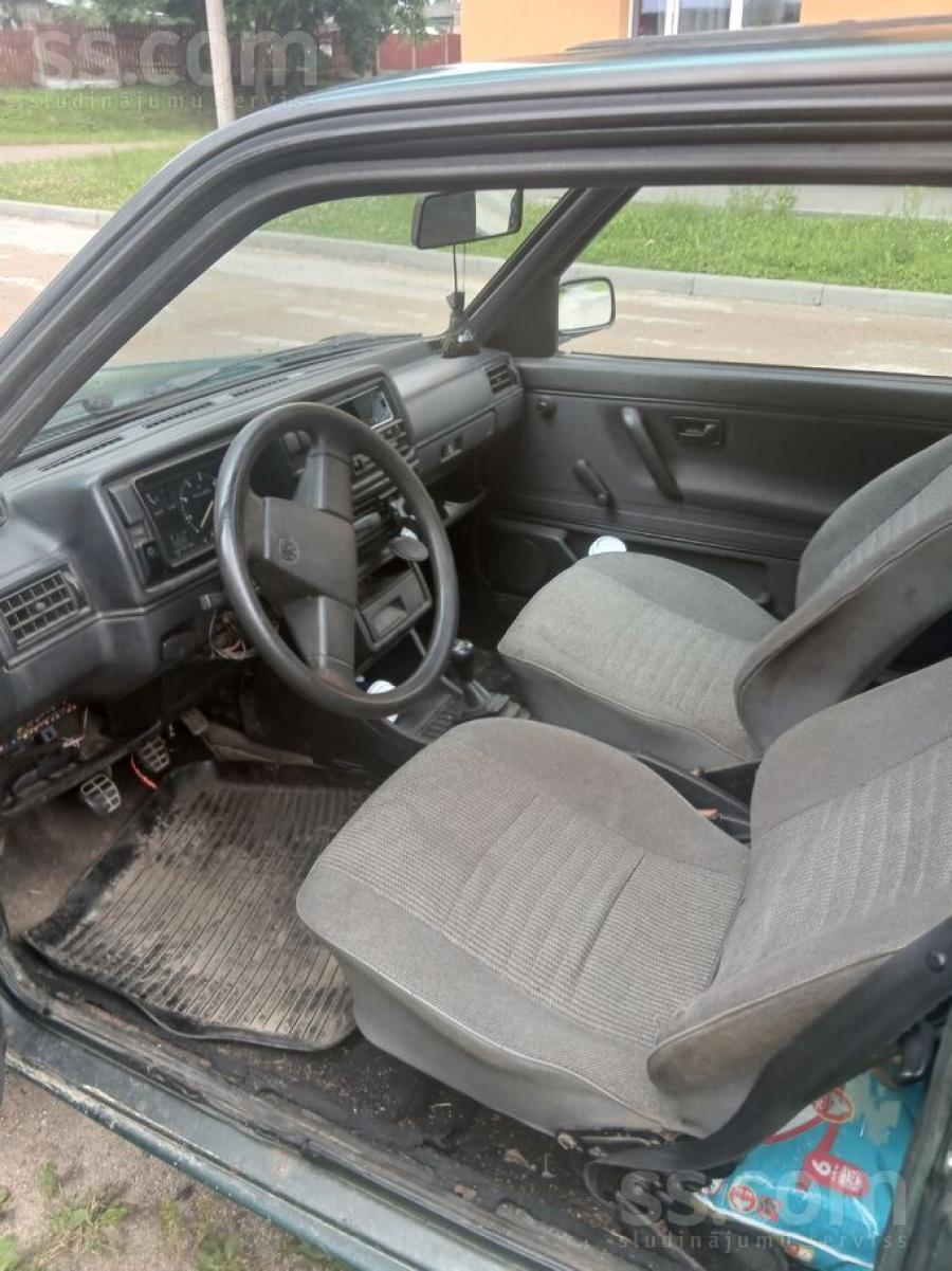 Zaļš Volkswagen Golf 1989 Valka, ar dzinēja tilpumu 1.60 L un nobraukumu 320 tūkst. km par 1700 €, foto 11 vietnē AUTOMOTO.COM.LV