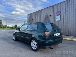 Green Volkswagen Golf 1997 in Riga, with an engine capacity of 1.80 L and mileage of 295 thousand km for 600 €, photo 4 on AUTOMOTO.COM.LV