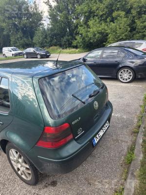 Zaļš Volkswagen Golf 2000 Rīga, ar dzinēja tilpumu 1.60 L un nobraukumu 180 tūkst. km par 1400 €, foto 3 vietnē AUTOMOTO.COM.LV