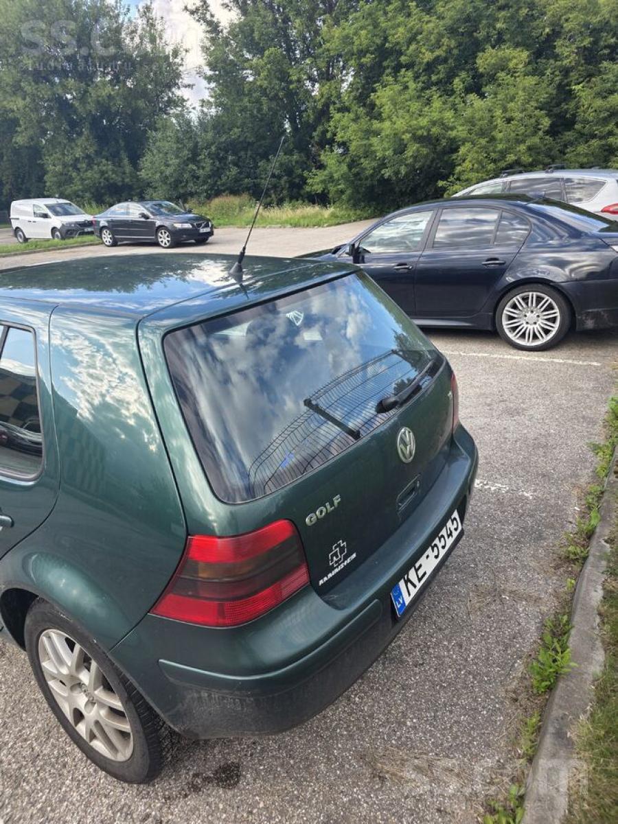 Zaļš Volkswagen Golf 2000 Rīga, ar dzinēja tilpumu 1.60 L un nobraukumu 180 tūkst. km par 1400 €, foto 3 vietnē AUTOMOTO.COM.LV