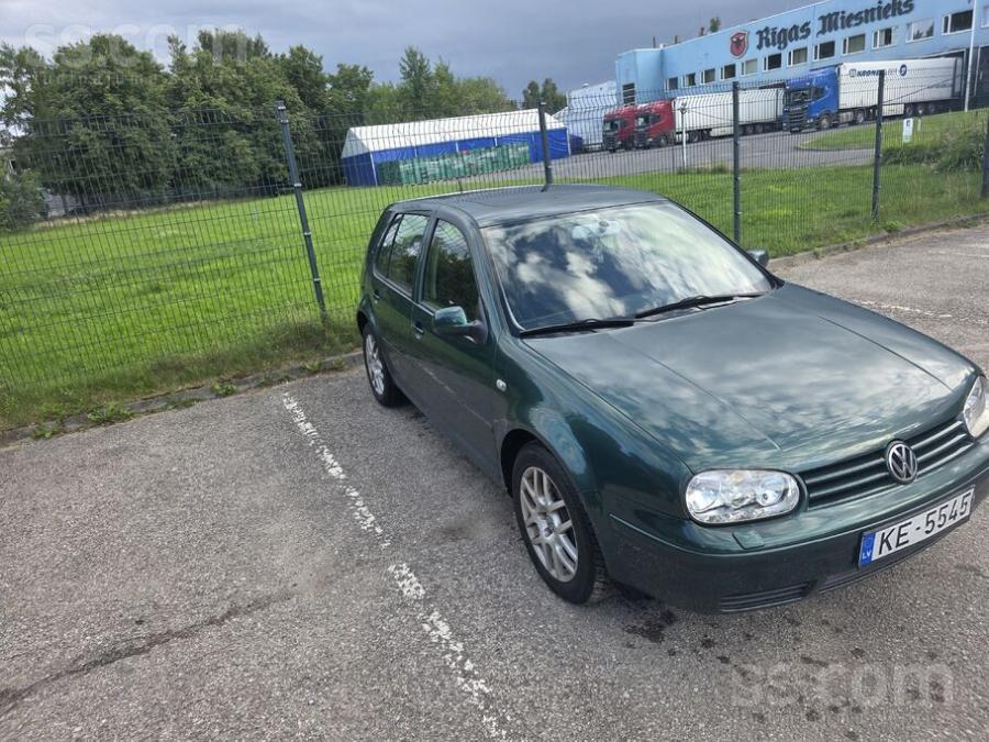 Zaļš Volkswagen Golf 2000 Rīga, ar dzinēja tilpumu 1.60 L un nobraukumu 180 tūkst. km par 1400 €, foto 5 vietnē AUTOMOTO.COM.LV