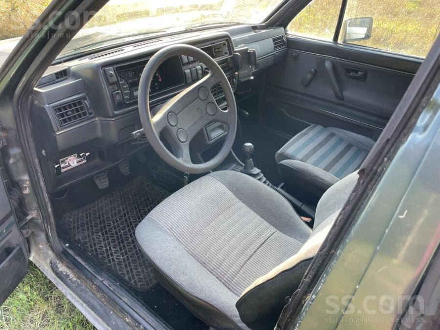 Green Volkswagen Golf 1985 in Tukums, with an engine capacity of 1.80 L and mileage of 289 thousand km for 1900 €, photo 10 on AUTOMOTO.COM.LV