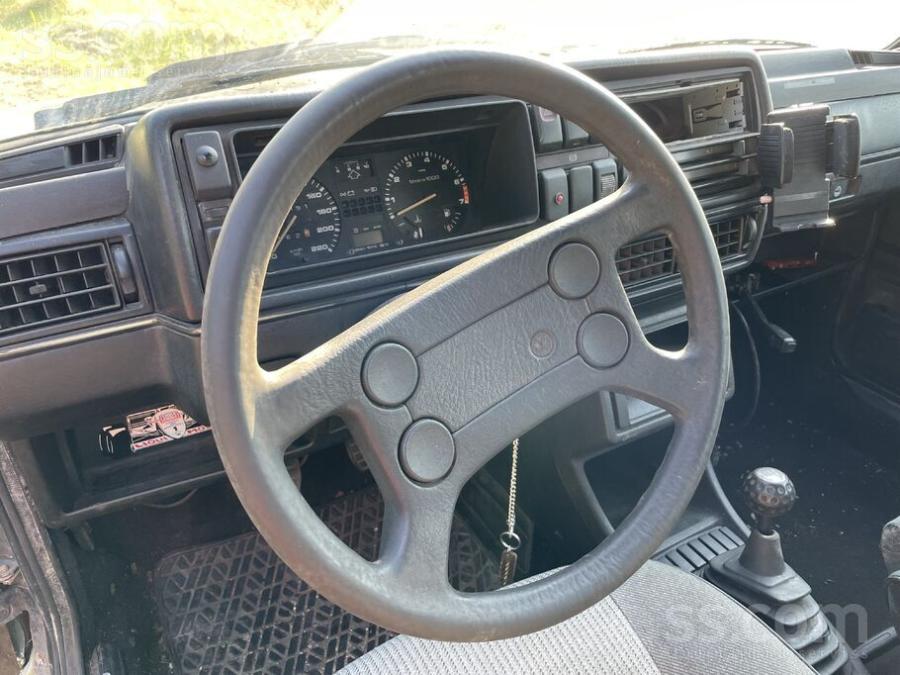 Green Volkswagen Golf 1985 in Tukums, with an engine capacity of 1.80 L and mileage of 289 thousand km for 1900 €, photo 12 on AUTOMOTO.COM.LV