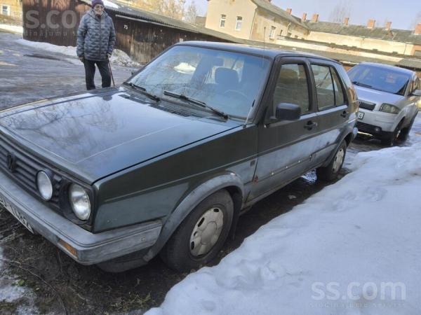 Green Volkswagen Golf 1988 in Daugavpils, with an engine capacity of 1.80 L and mileage of 260 thousand km for 500 €, photo 5 on AUTOMOTO.COM.LV