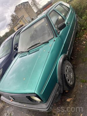 Green Volkswagen Golf 1989 in Liepaja, with an engine capacity of 1.60 L and mileage of 367 thousand km for 550 €, photo 3 on AUTOMOTO.COM.LV