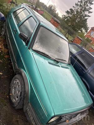 Green Volkswagen Golf 1989 in Liepaja, with an engine capacity of 1.60 L and mileage of 367 thousand km for 550 €, photo 5 on AUTOMOTO.COM.LV
