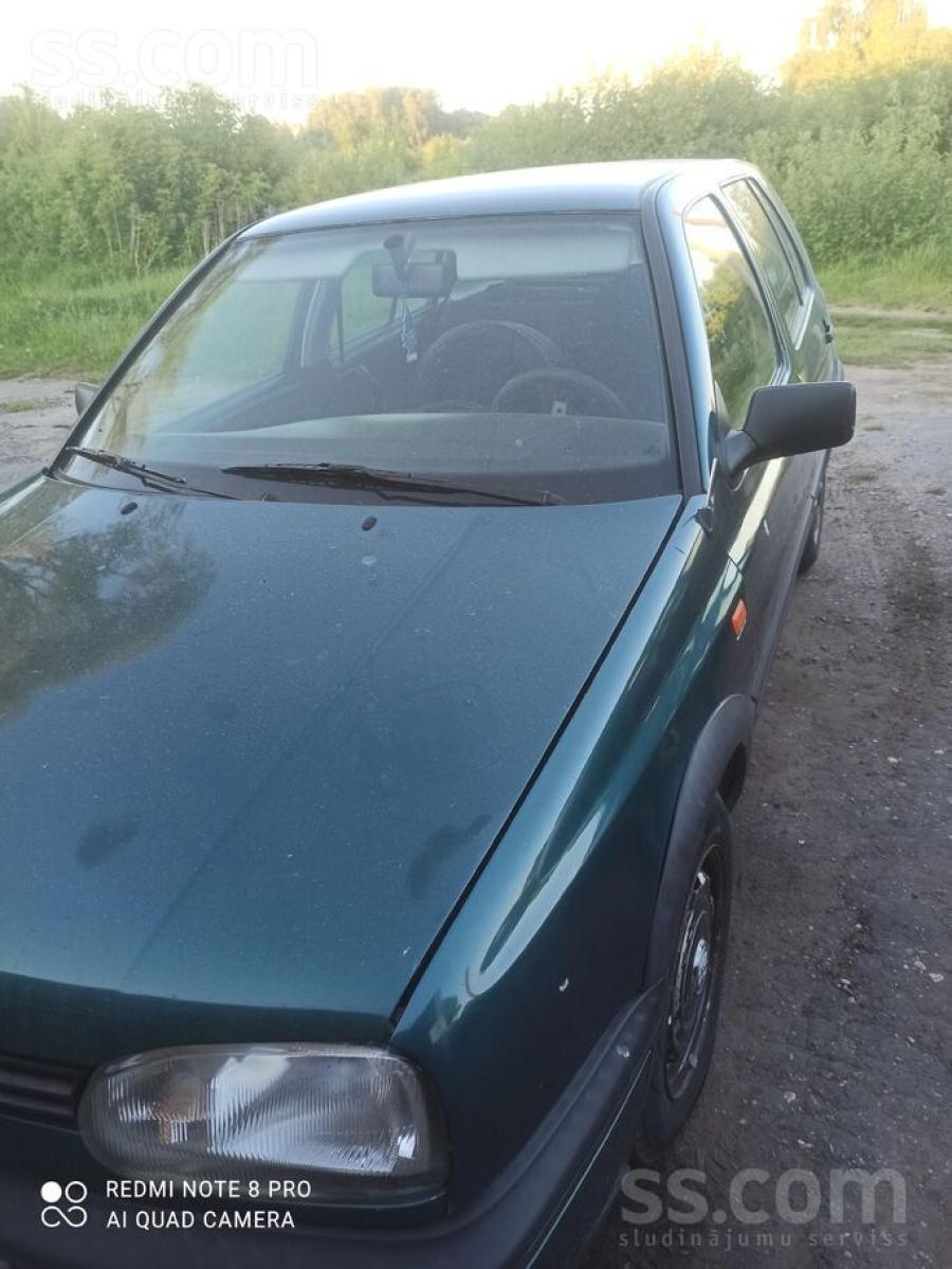 Zaļš Volkswagen Golf 1993 Cēsis, ar dzinēja tilpumu 1.80 L un nobraukumu 285 tūkst. km par 700 €, foto 3 vietnē AUTOMOTO.COM.LV