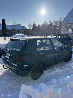 Zaļš Volkswagen Golf 1995 Alīta, ar dzinēja tilpumu 2.00 L un nobraukumu 221 tūkst. km par 800 €, foto  vietnē AUTOMOTO.COM.LV