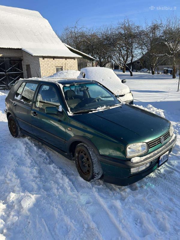 Green Volkswagen Golf 1995 in Alytus, with an engine capacity of 2.00 L and mileage of 221 thousand km for 800 €, photo 3 on AUTOMOTO.COM.LV