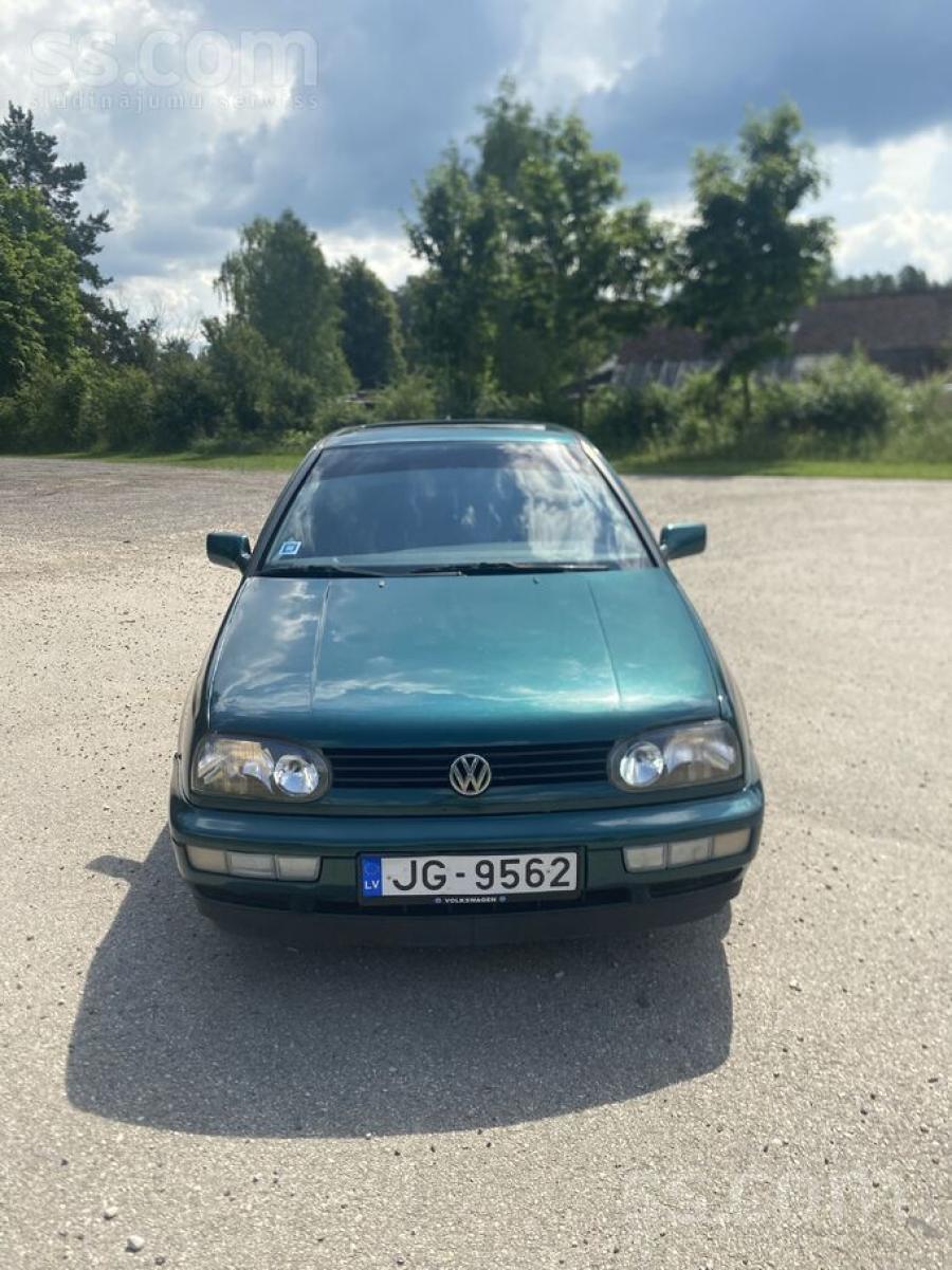Green Volkswagen Golf 1996 in Riga, with an engine capacity of 1.60 L and mileage of 272 thousand km for 850 €, photo 1 on AUTOMOTO.COM.LV