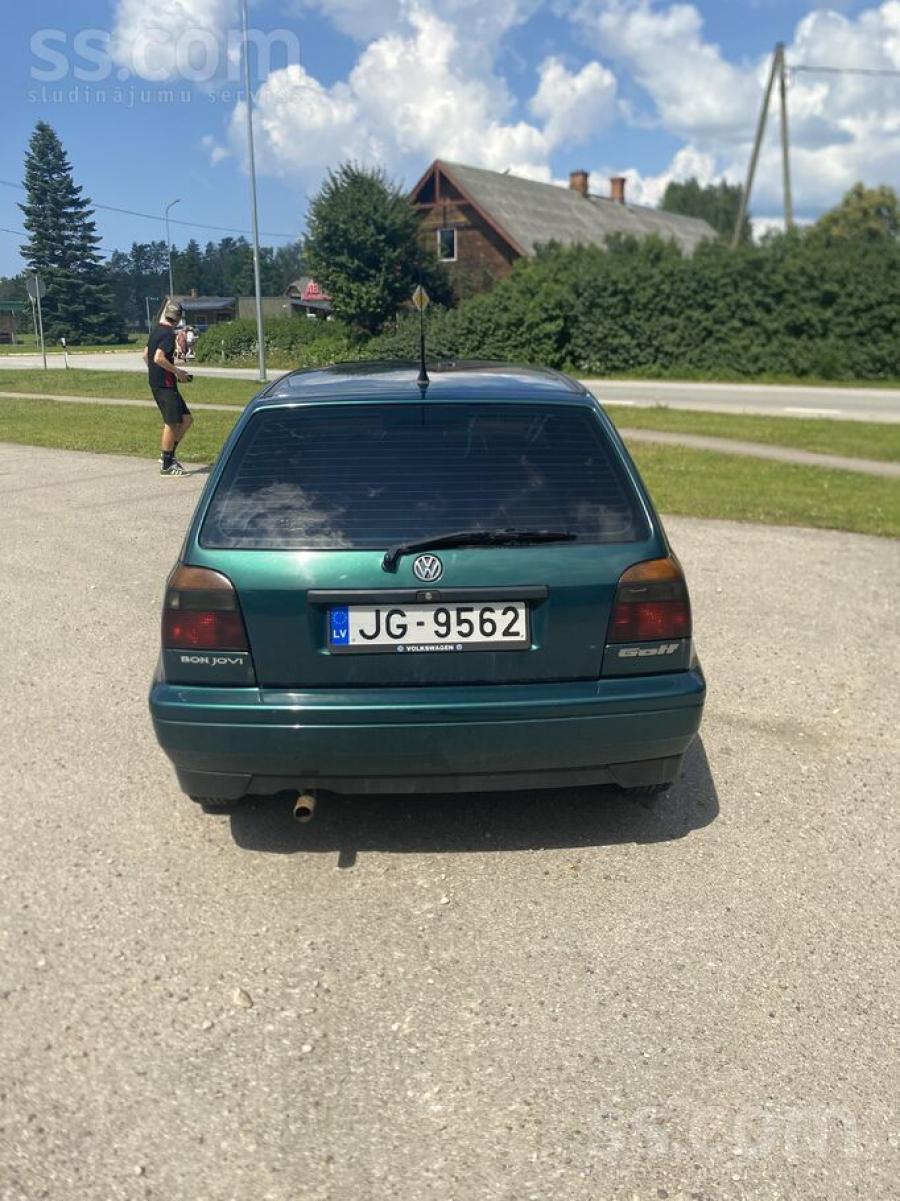 Green Volkswagen Golf 1996 in Riga, with an engine capacity of 1.60 L and mileage of 272 thousand km for 850 €, photo 3 on AUTOMOTO.COM.LV
