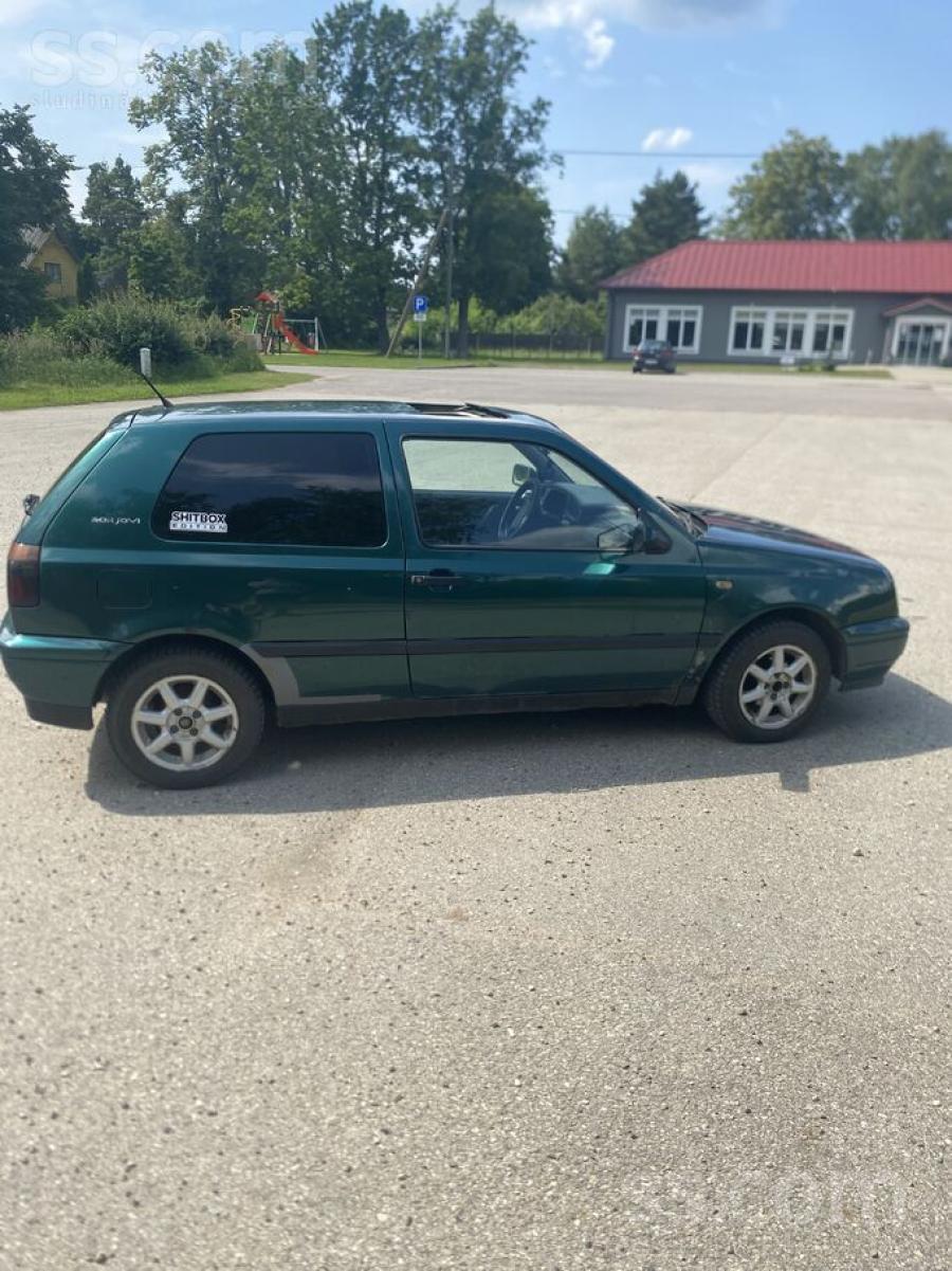 Green Volkswagen Golf 1996 in Riga, with an engine capacity of 1.60 L and mileage of 272 thousand km for 850 €, photo 15 on AUTOMOTO.COM.LV