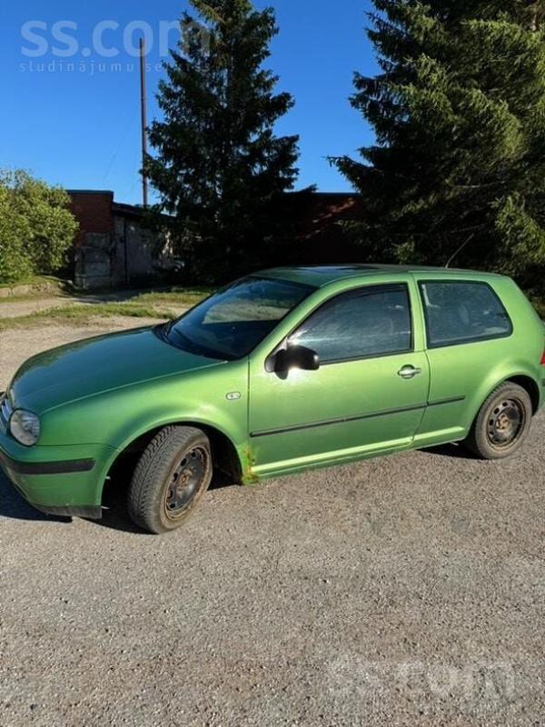 Green Volkswagen Golf 1998 in Dobele, with an engine capacity of 1.40 L and mileage of 206 thousand km for 650 €, photo 3 on AUTOMOTO.COM.LV