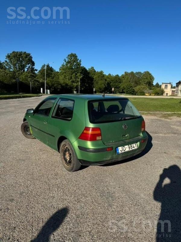 Green Volkswagen Golf 1998 in Dobele, with an engine capacity of 1.40 L and mileage of 206 thousand km for 650 €, photo 5 on AUTOMOTO.COM.LV