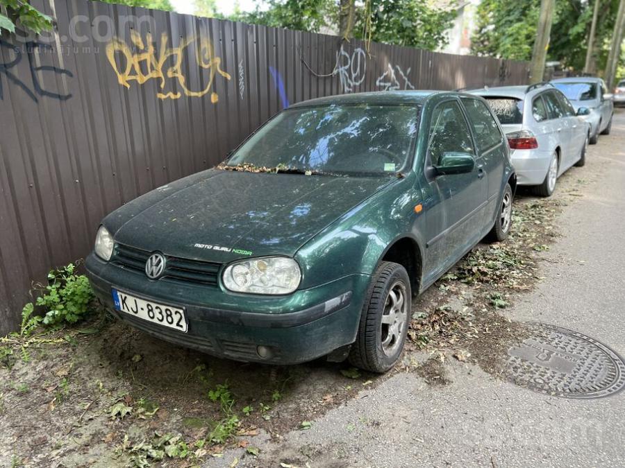 Zaļš Volkswagen Golf 1998 Rīga, ar dzinēja tilpumu 1.40 L un nobraukumu 320 tūkst. km par 350 €, foto 1 vietnē AUTOMOTO.COM.LV