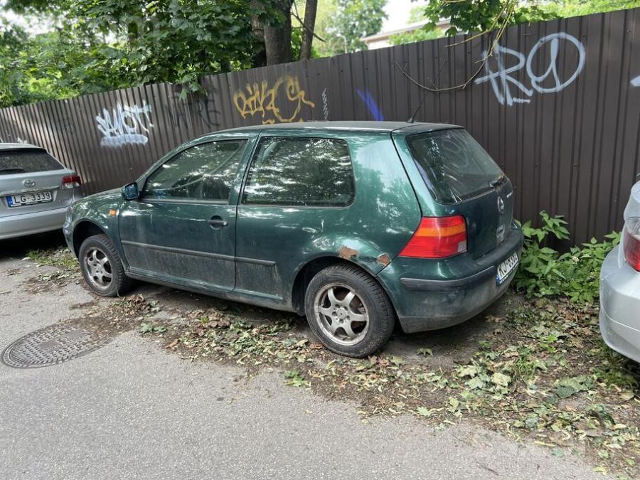 Zaļš Volkswagen Golf 1998 Rīga, ar dzinēja tilpumu 1.40 L un nobraukumu 320 tūkst. km par 350 €, foto 3 vietnē AUTOMOTO.COM.LV