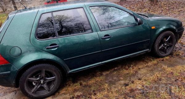 Green Volkswagen Golf 1998 in Daugavpils, with an engine capacity of 1.60 L and mileage of 0 thousand km for 900 €, photo 4 on AUTOMOTO.COM.LV