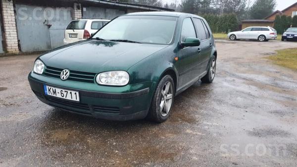 Zaļš Volkswagen Golf 1998 Rīga, ar dzinēja tilpumu 1.60 L un nobraukumu 310 tūkst. km par 1350 €, foto 1 vietnē AUTOMOTO.COM.LV