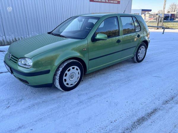 Zaļš Volkswagen Golf 1998 Marijampole, ar dzinēja tilpumu 1.60 L un nobraukumu 201 tūkst. km par 1100 €, foto 1 vietnē AUTOMOTO.COM.LV