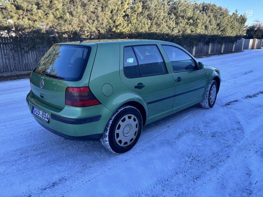 Zaļš Volkswagen Golf 1998 Marijampole, ar dzinēja tilpumu 1.60 L un nobraukumu 201 tūkst. km par 1100 €, foto 4 vietnē AUTOMOTO.COM.LV