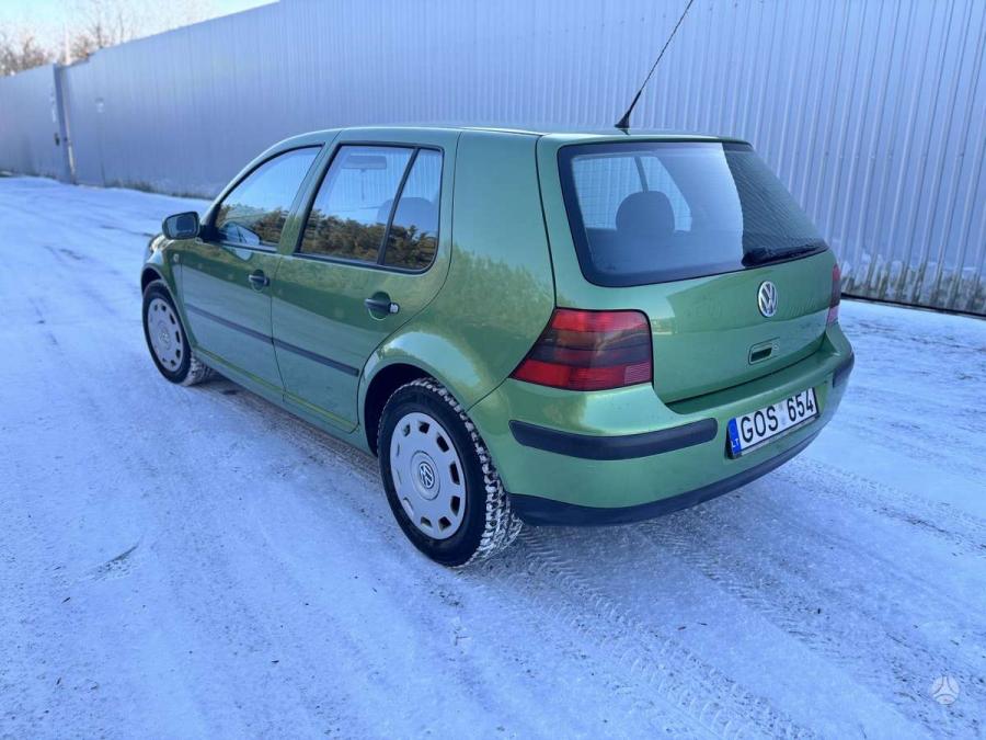 Zaļš Volkswagen Golf 1998 Marijampole, ar dzinēja tilpumu 1.60 L un nobraukumu 201 tūkst. km par 1100 €, foto 5 vietnē AUTOMOTO.COM.LV