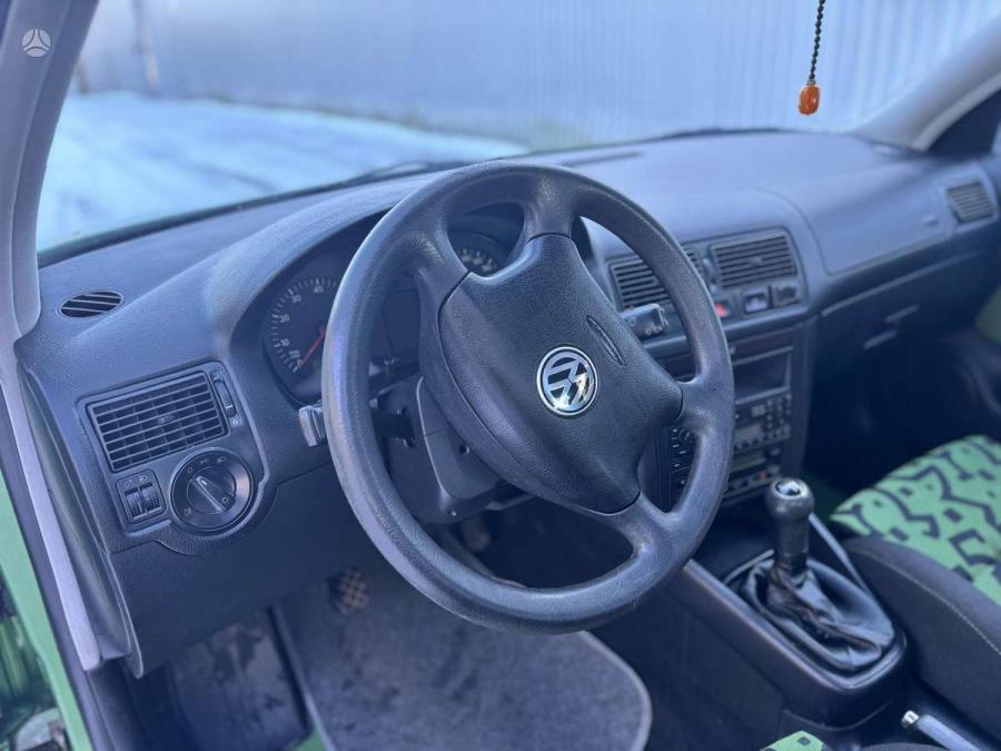 Zaļš Volkswagen Golf 1998 Marijampole, ar dzinēja tilpumu 1.60 L un nobraukumu 201 tūkst. km par 1100 €, foto 8 vietnē AUTOMOTO.COM.LV