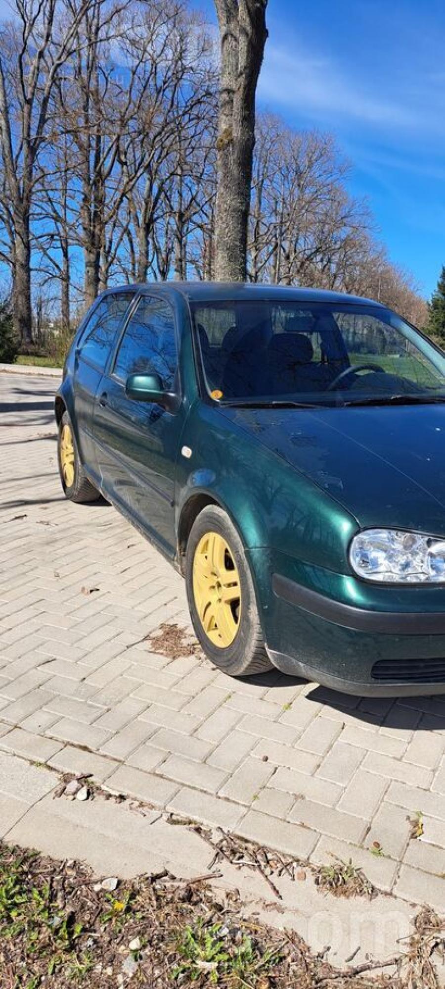 Green Volkswagen Golf 1998 in Valmiera, with an engine capacity of 1.60 L and mileage of 316 thousand km for 1100 €, photo 3 on AUTOMOTO.COM.LV