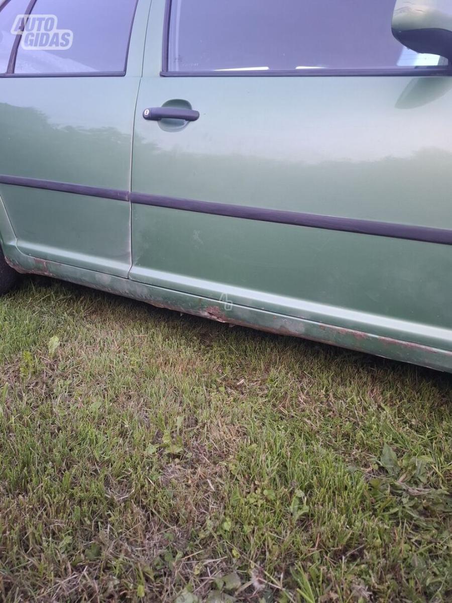 Zaļš Volkswagen Golf 1998 Šakiai, ar dzinēja tilpumu 1.90 L un nobraukumu 30 tūkst. km par 450 €, foto 4 vietnē AUTOMOTO.COM.LV