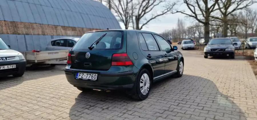 Zaļš Volkswagen Golf 1998 Valmiera, ar dzinēja tilpumu 1.40 L un nobraukumu 291 tūkst. km par 950 €, foto 4 vietnē AUTOMOTO.COM.LV