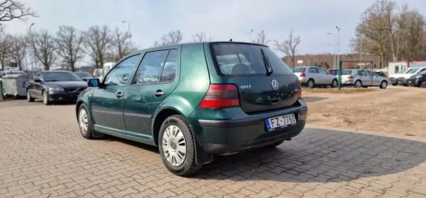 Zaļš Volkswagen Golf 1998 Valmiera, ar dzinēja tilpumu 1.40 L un nobraukumu 291 tūkst. km par 950 €, foto 4 vietnē AUTOMOTO.COM.LV