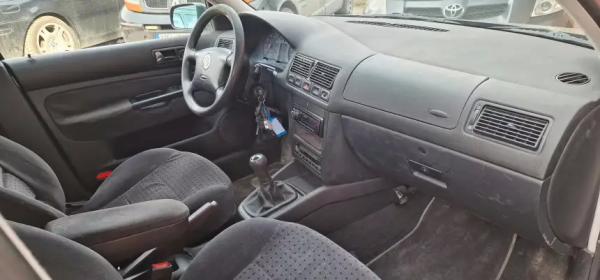 Zaļš Volkswagen Golf 1998 Valmiera, ar dzinēja tilpumu 1.40 L un nobraukumu 291 tūkst. km par 950 €, foto 10 vietnē AUTOMOTO.COM.LV