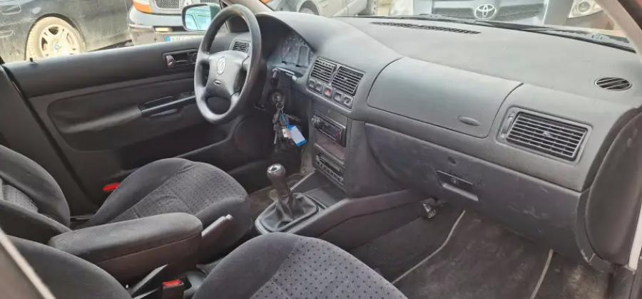 Zaļš Volkswagen Golf 1998 Valmiera, ar dzinēja tilpumu 1.40 L un nobraukumu 291 tūkst. km par 950 €, foto 11 vietnē AUTOMOTO.COM.LV