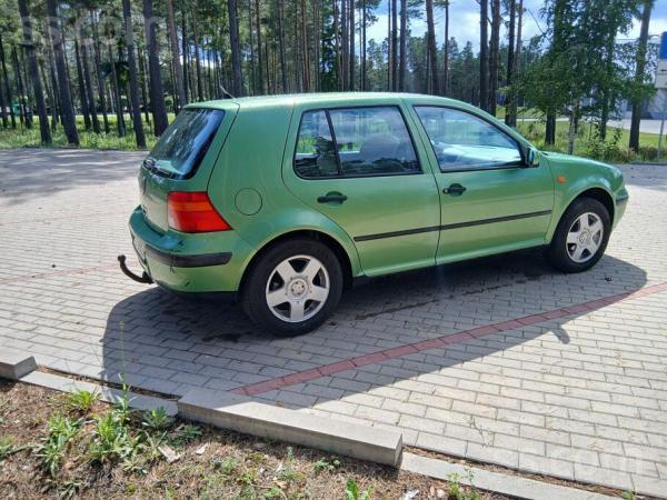 Green Volkswagen Golf 1998 in Talsi, with an engine capacity of 1.40 L and mileage of 230 thousand km for 1150 €, photo 2 on AUTOMOTO.COM.LV