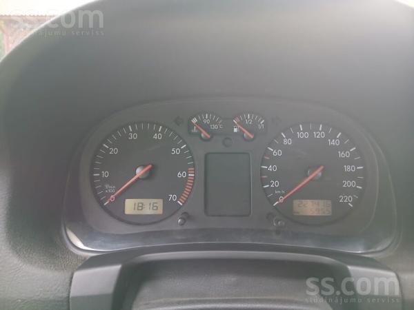 Green Volkswagen Golf 1998 in Talsi, with an engine capacity of 1.40 L and mileage of 230 thousand km for 1150 €, photo 6 on AUTOMOTO.COM.LV
