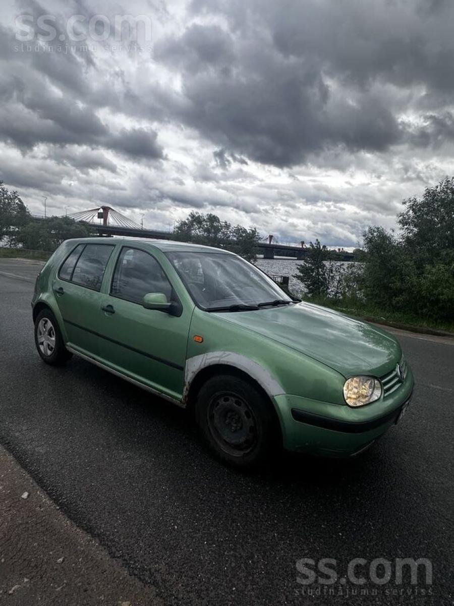 Zaļš Volkswagen Golf 1999 Rīga, ar dzinēja tilpumu 1.60 L un nobraukumu 358 tūkst. km par 850 €, foto 3 vietnē AUTOMOTO.COM.LV