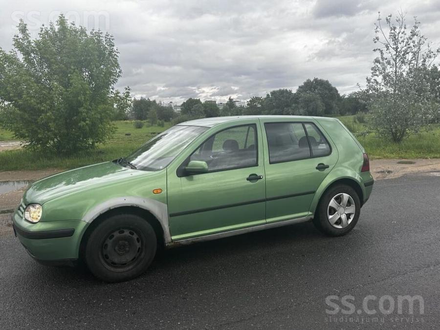 Zaļš Volkswagen Golf 1999 Rīga, ar dzinēja tilpumu 1.60 L un nobraukumu 358 tūkst. km par 850 €, foto 4 vietnē AUTOMOTO.COM.LV