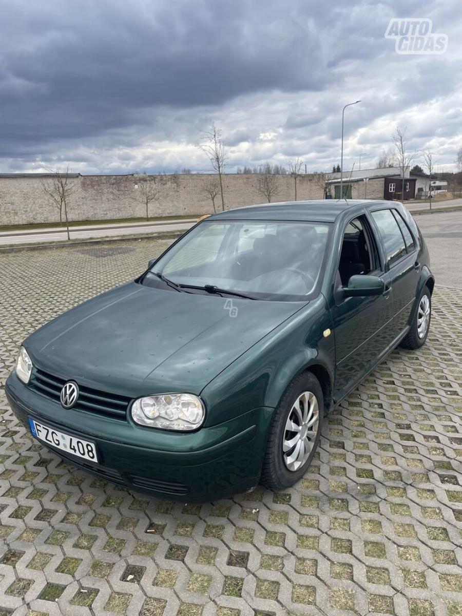 Green Volkswagen Golf 1999 in Moletai, with an engine capacity of 1.60 L and mileage of 255 thousand km for 600 €, photo 1 on AUTOMOTO.COM.LV