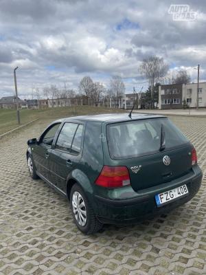 Green Volkswagen Golf 1999 in Moletai, with an engine capacity of 1.60 L and mileage of 255 thousand km for 600 €, photo 4 on AUTOMOTO.COM.LV