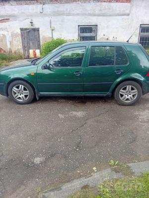 Green Volkswagen Golf 1999 in Jekabpils, with an engine capacity of 1.60 L and mileage of 306 thousand km for 1150 €, photo 5 on AUTOMOTO.COM.LV