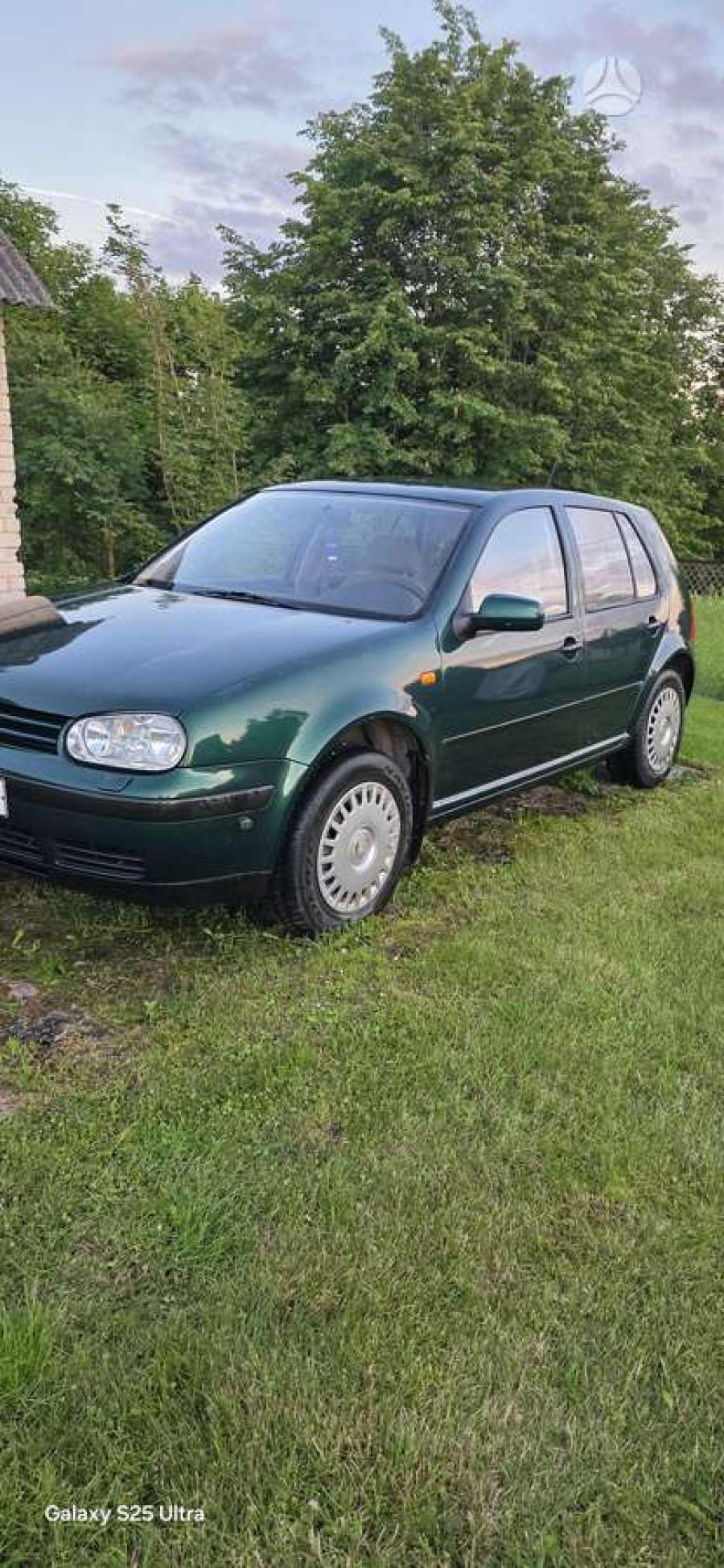 Green Volkswagen Golf 1999 in Lazdijai, with an engine capacity of 1.60 L and mileage of 246 thousand km for 550 €, photo 1 on AUTOMOTO.COM.LV