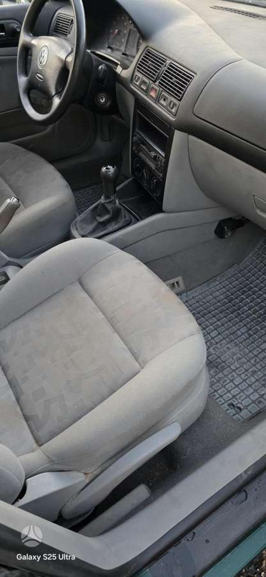 Green Volkswagen Golf 1999 in Lazdijai, with an engine capacity of 1.60 L and mileage of 246 thousand km for 550 €, photo 6 on AUTOMOTO.COM.LV