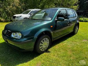 Green Volkswagen Golf 1999 in Anyksciai, with an engine capacity of 1.60 L and mileage of 273 thousand km for 600 €, photo 3 on AUTOMOTO.COM.LV
