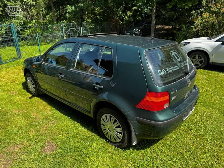 Green Volkswagen Golf 1999 in Anyksciai, with an engine capacity of 1.60 L and mileage of 273 thousand km for 600 €, photo 4 on AUTOMOTO.COM.LV